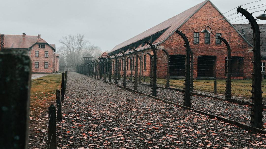 Dodenmars vanuit Auschwitz: evacuatie van het kamp en bevrijding in 1945